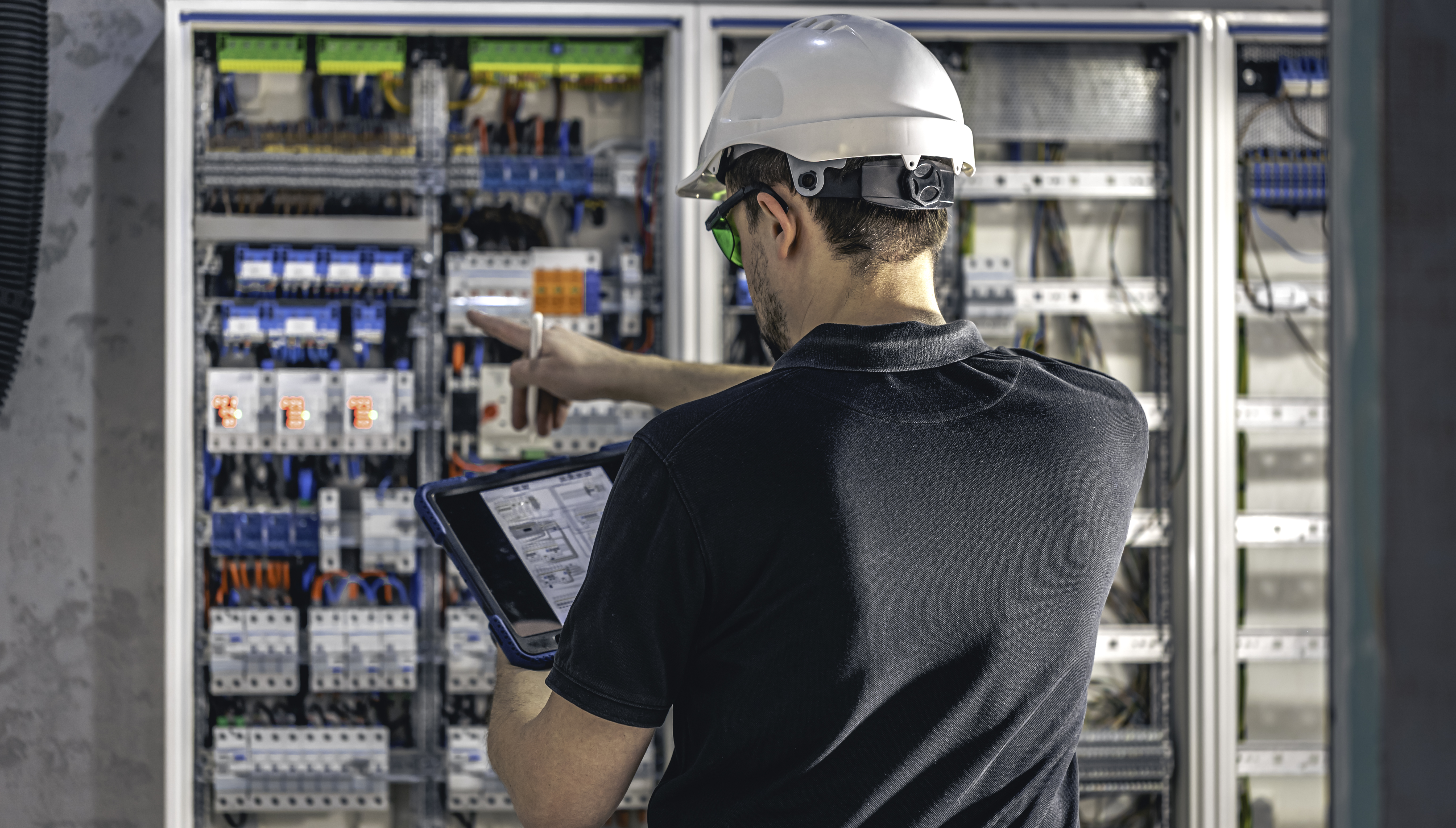 Building a dedicated engineering back office for Agidens